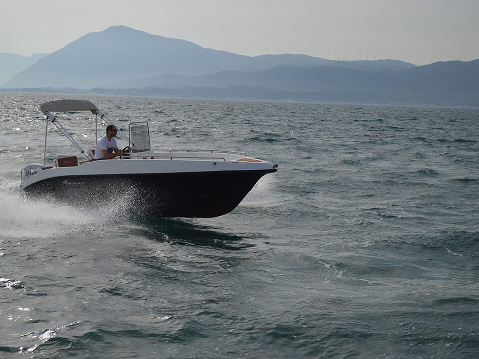 Nireus 5.30 – Ενοικιάσεις Σκαφών στην Λευκάδα | Sivota Bay Boats Rentals